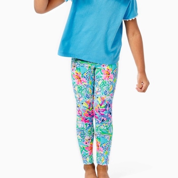 Lilly Pulitzer | Bottoms | Lilly Pulitzer Girls Maia Leggings In Amalfi Blue Alligator Isle 45 ...